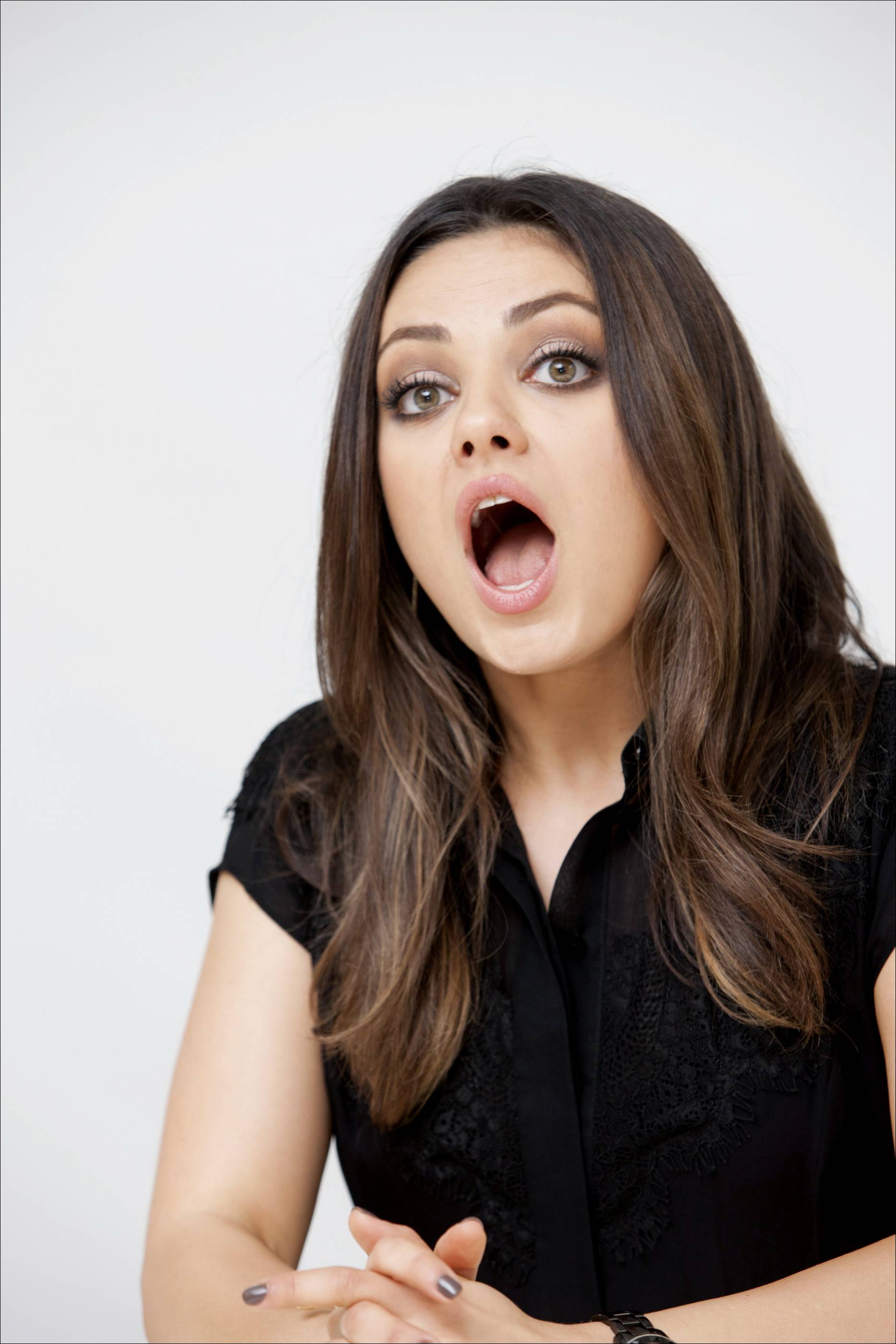 Mila Kunis Photo 593 Of 1267 Pics Wallpaper Photo 506418 Theplace2